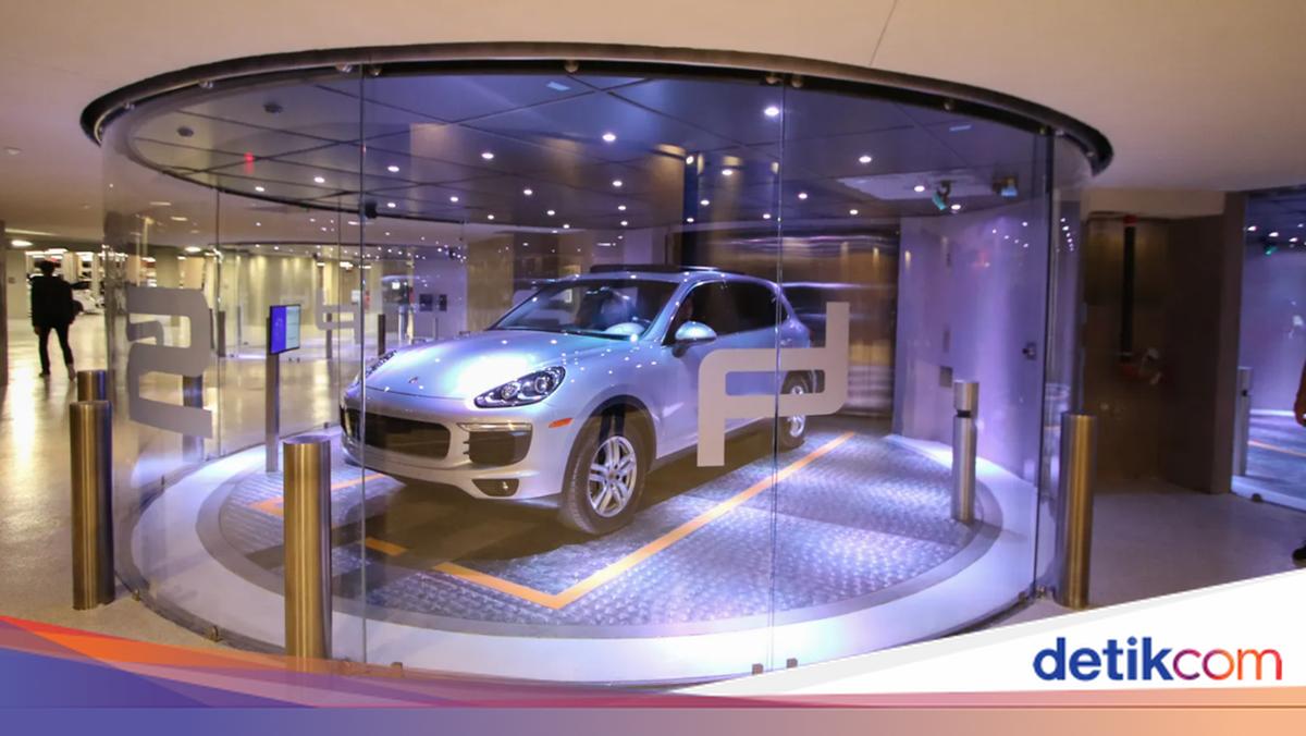 Gila! Apartemen Ini Punya Lift Mobil & Garasi di Ruang Tamu