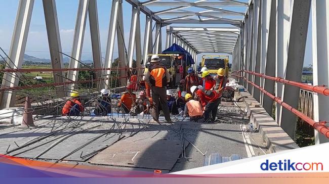 Perbaikan Jembatan Poncol Brebes Dikebut, Diperkirakan 3 Hari Rampung Perbaikan Jembatan Poncol Brebes Dikebut, Diperkirakan 3 Hari Rampung