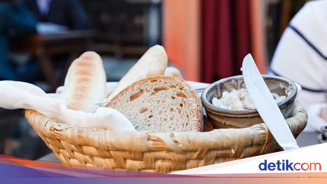 Heboh! TikToker Ungkap Rahasia di Balik Roti Gratis Restoran