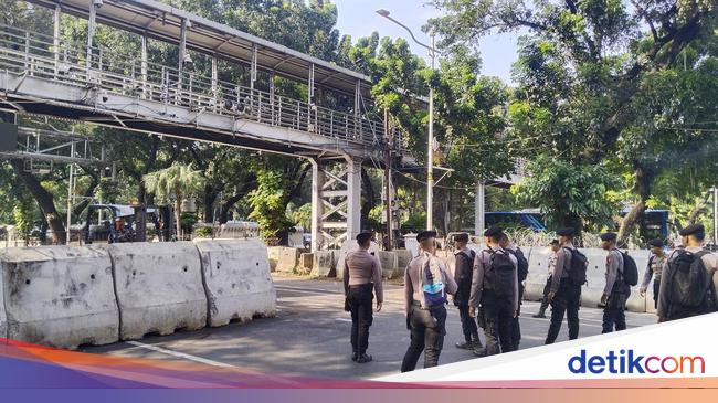 Sempat Ditutup Saat Buruh Demo, Lalin di Patung Kuda Arah Istana Dibuka Lagi