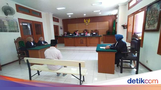Tetangga Pembunuh Ibu dan Anak di Pasuruan Divonis Mati! Tetangga Pembunuh Ibu dan Anak di Pasuruan Divonis Mati!