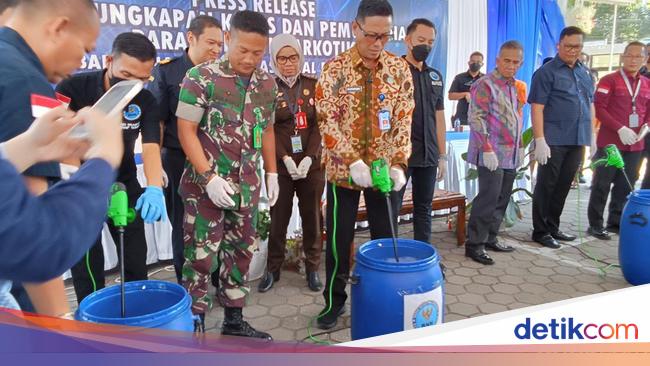 BNNP Sumsel Musnahkan 13 Kg Sabu Jaringan Malaysia