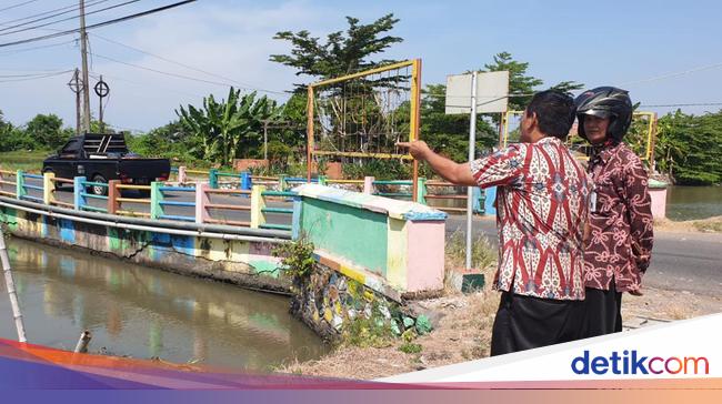 Warga Desak Pemkab Sidoarjo Bangun Kembali Jembatan Kedungpeluk Tahun Ini Warga Desak Pemkab Sidoarjo Bangun Kembali Jembatan Kedungpeluk Tahun Ini
