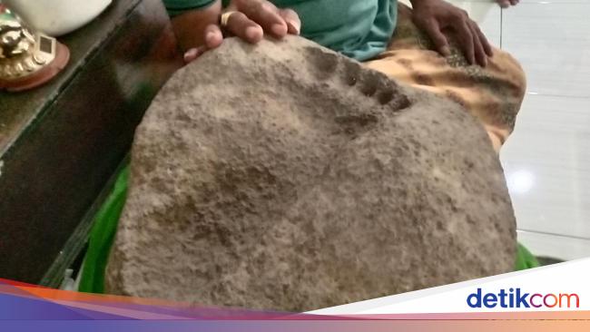 Cerita Penemuan Batu Tapak di Situs Ki Dampoe Awang Indramayu