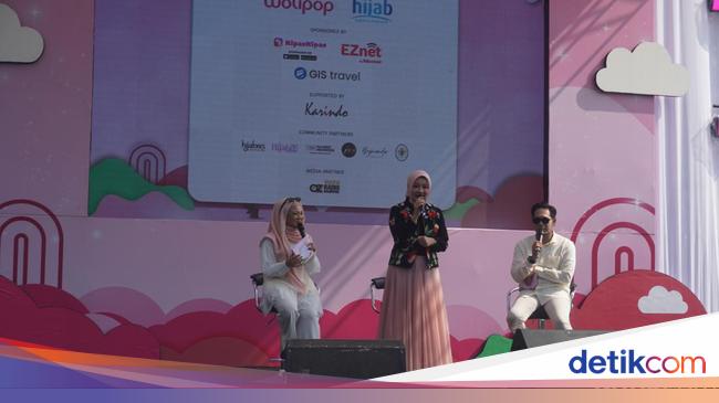 Atalia Praratya Saksikan Aksi Peserta Audisi Emeron Hijab Hunt 2024 di Bandung