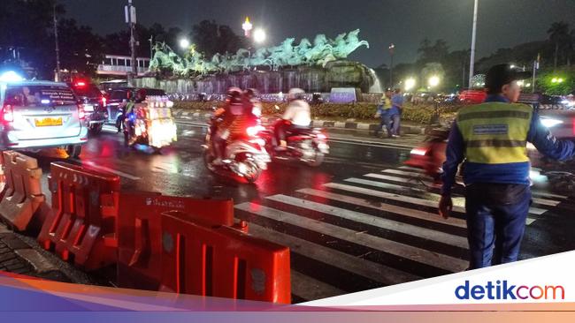 Sempat Ditutup Imbas Demo, Jl Medan Merdeka Barat Arah Istana Kembali Dibuka