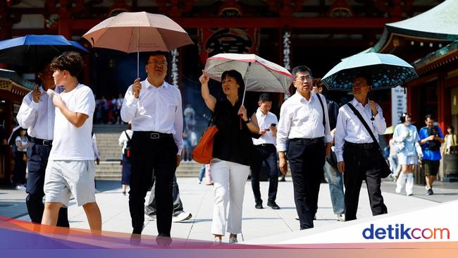 Jepang Keluarkan Peringatan Serangan Panas Saat Suhu Naik Tinggi Jepang Keluarkan Peringatan Serangan Panas Saat Suhu Naik Tinggi