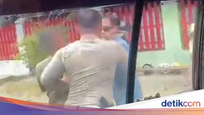 Heboh Polantas di Gowa Dorong Pemobil saat Operasi Patuh gegara Pakai Strobo