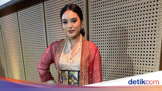 Foto: Cicit Soekarno Ayu Berkebaya Penuh Warna Sambut Hari Kebaya Nasional