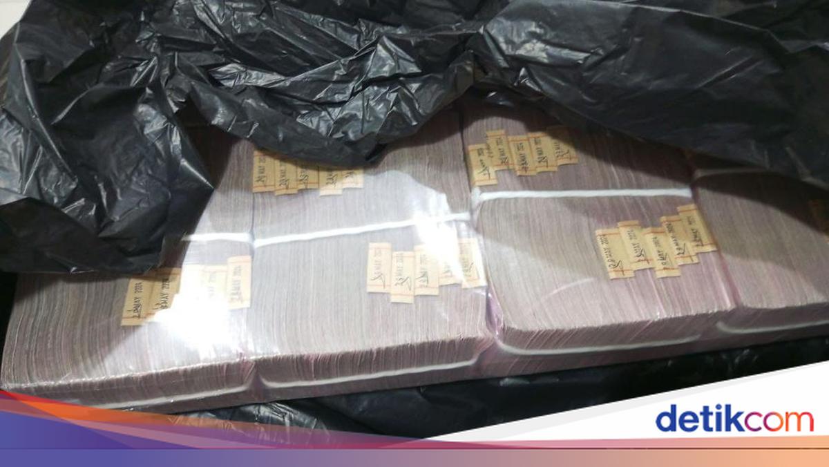 Eks Bupati PPU Kembalikan Rp 3 M Dibungkus Plastik Hitam Saat Persidangan