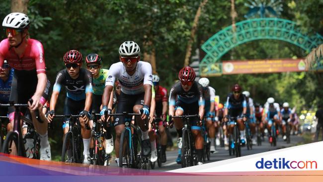 Pembalap Susuri Alas Purwo Banyuwangi di Etape 2 TdBI
