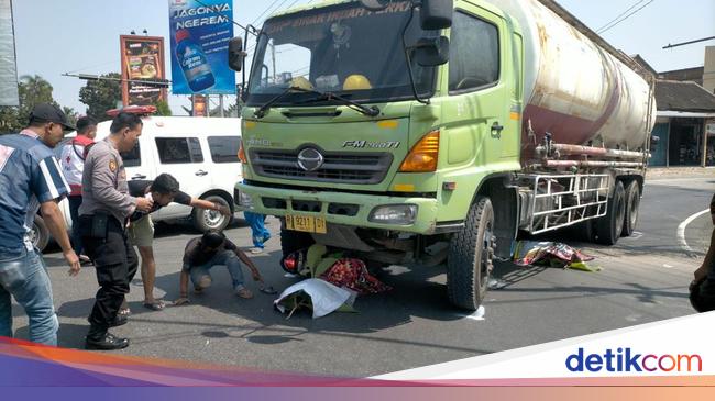 Laka Maut Motor Vs Truk di Sragen, Bapak-Anak Tewas