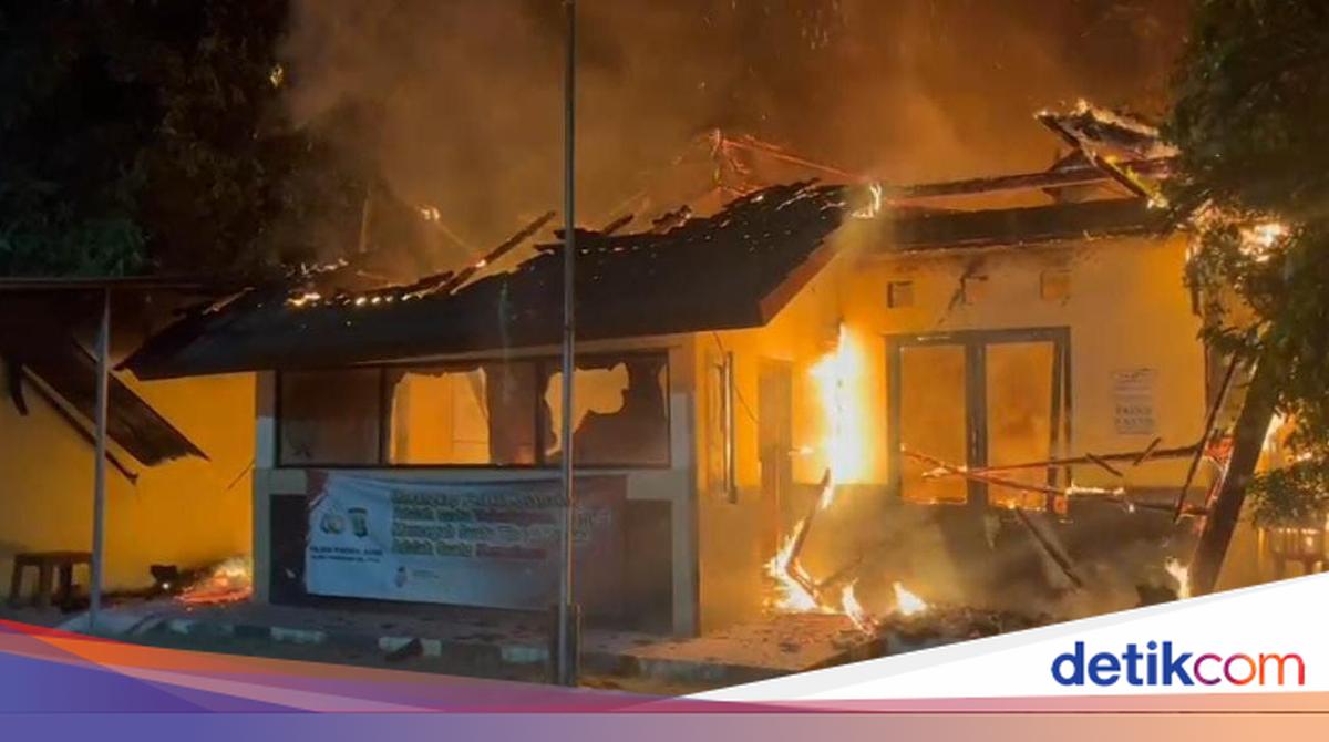 Pos Polisi di Pondok Aren Tangsel Terbakar Semalam
