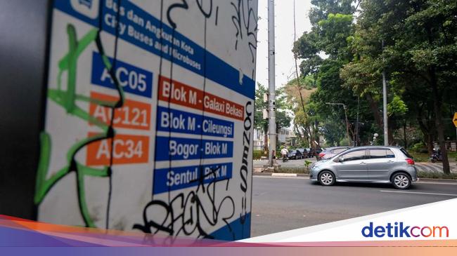 Vandalisme Rusak Estetika Bus Stop Jalan Pattimura Jaksel