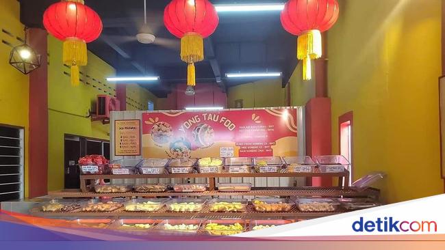 Gegara Lampion Merah, Restoran Muslim Ini Difitnah Non Halal