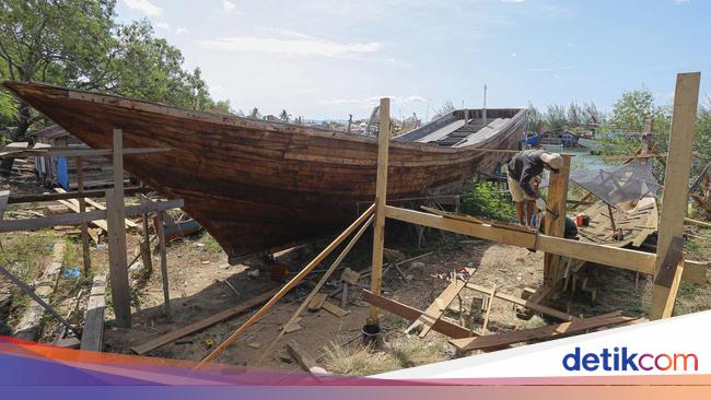 Melihat Pembuatan Kapal Nelayan Tradisional di Aceh