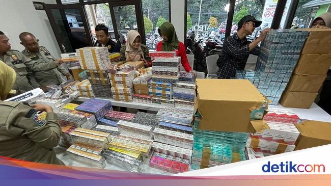 Satpol PP-Bea Cukai Razia Warung di Bogor, Sita 113 Ribu Batang Rokok Ilegal