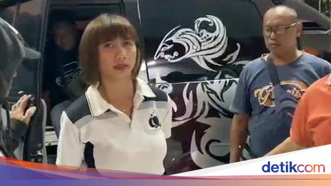 Ulah Eks Polwan Yuni Utami Bikin Resah Berujung Dinsos Turun Tangan Ulah Eks Polwan Yuni Utami Bikin Resah Berujung Dinsos Turun Tangan