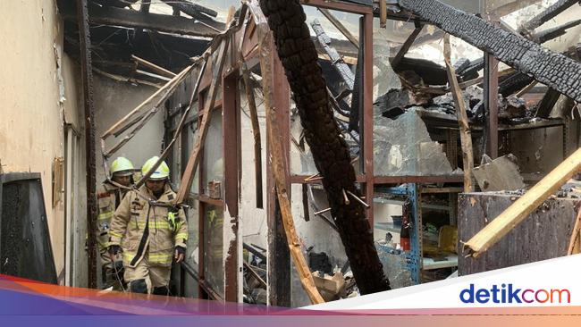 Kebakaran Rumah Makan di Jakbar Padam, Api Diduga Akibat Selang Gas Lepas
