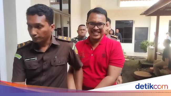 Bebas dari Penjara Relawan Ganjar Palti Hutabarat Usai Bayar Denda Rp ... Bebas dari Penjara Relawan Ganjar Palti Hutabarat Usai Bayar Denda Rp ...