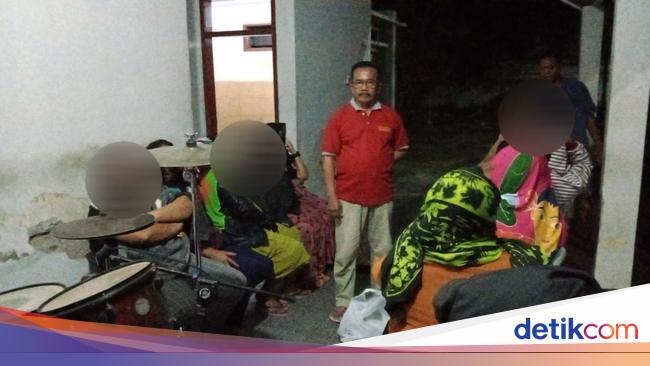 12 PSK Probolinggo Terjaring Razia Saat Mangkal di Warung Remang-remang