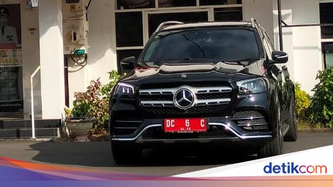 Viral Plt Sekda Polman Pakai Mercy GLS Class, Ini Spek dan Harganya