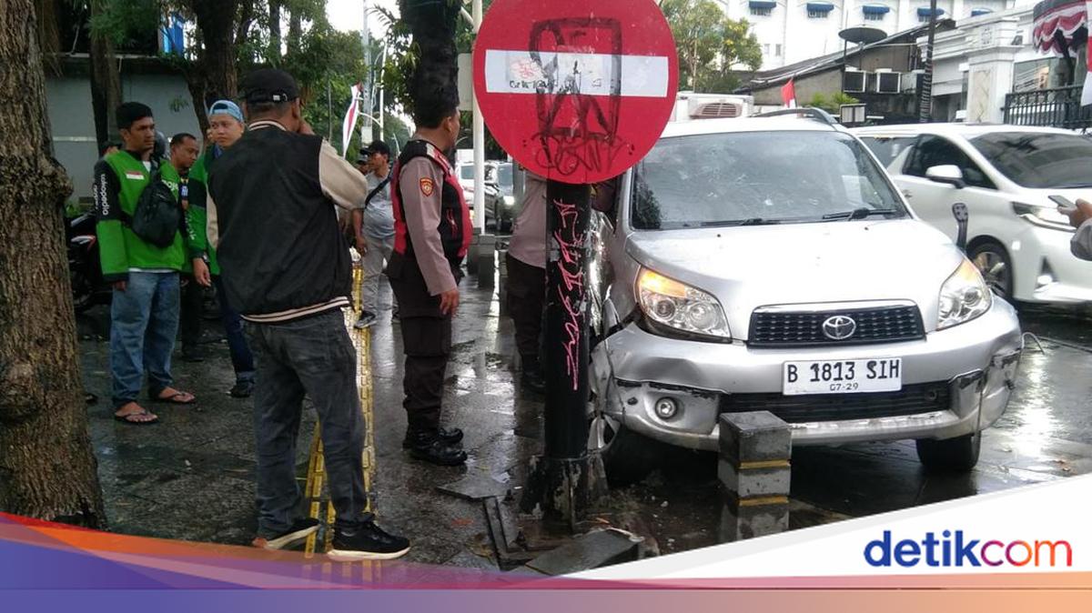 Ada Bocah 9 Tahun Bawa Kabur Toyota Rush: Pasti Ujungnya Nabrak!