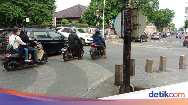 Bocah 9 Tahun Bawa Mobil Ugal-ugalan di Kemang Nangis Saat Dikerumuni Warga