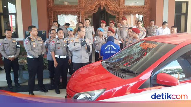 Pemobil Ugal-ugalan Penabrak Kudus hingga Nyangkut di Kap Jadi Tersangka!