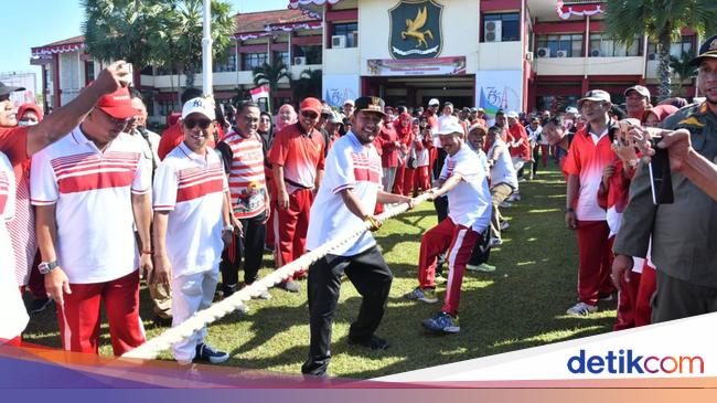 Saat Bupati Fauzi Ikut Lomba Tarik Tambang Sambut HUT ke-79 RI