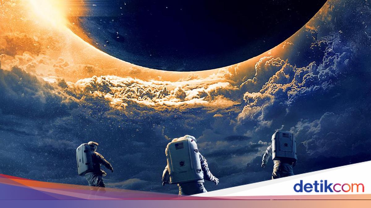 Sinopsis Moonfall, Film Halle Berry di Bioskop Trans TV Hari Ini