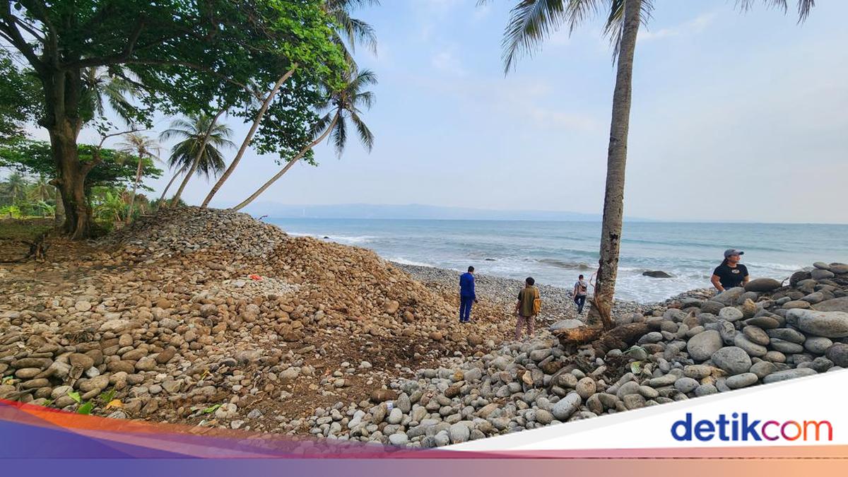 Begini Penampakan Batu Hasil Pengerukan di Sempadan Pantai Cikakak