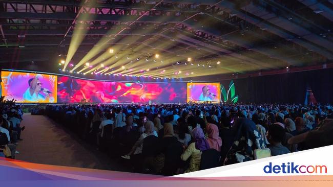 Maliq & D'essentials Meriahkan Malam Penutupan Day 1 Festival LIKE 2