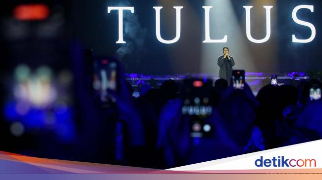 Aksi Memukau Tulus di Festival LIKE 2