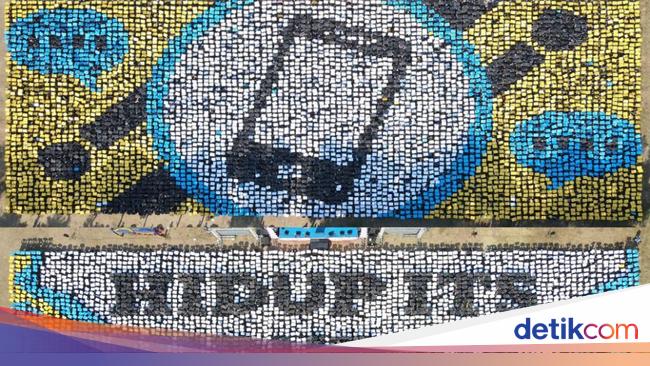 ITS Kembali Cetak Rekor MURI Paper Mob Terbesar, Ini Potretnya