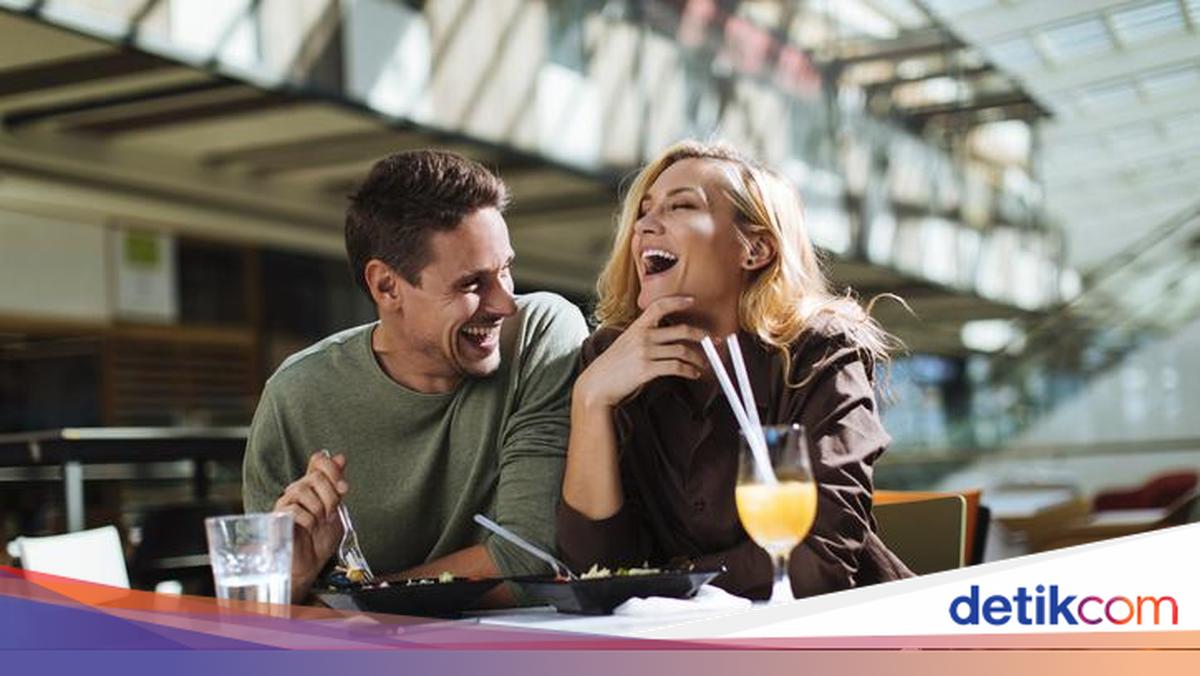 Begini Etiket 'Split Bill' saat Makan Bareng Pacar