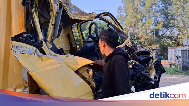 Dua Truk Tabrakan di Tol Cipularang, Seorang Warga Banten Tewas