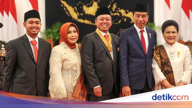 Nusron Wahid Raih Anugerah Tanda Kehormatan Bintang Jasa Utama dari Jokowi