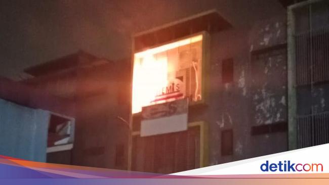Ruko di Manggarai Jaksel Terbakar Diduga dari Percikan Api Neon Box