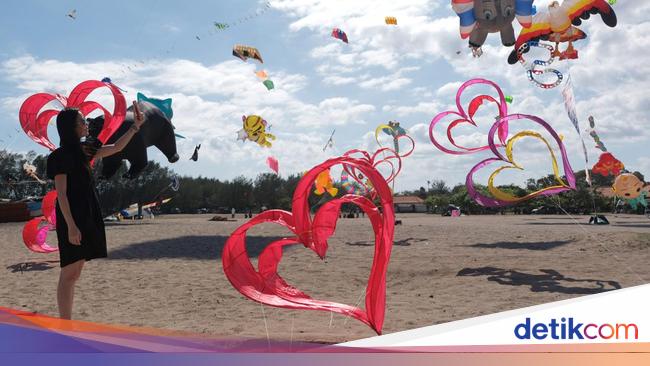 Warna-warni Seribuan Layang-layang Hiasi Langit Bali Warna-warni Seribuan Layang-layang Hiasi Langit Bali