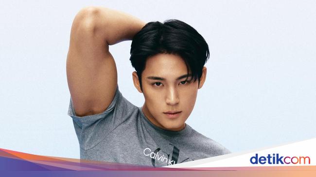 7 Foto Ganteng Mingyu SEVENTEEN Pamer Sixpack, Jadi Model Calvin Klein