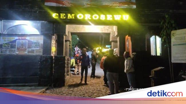 Ratusan Pendaki Naik Puncak Lawu Via Cemoro Sewu untuk Upacara HUT RI