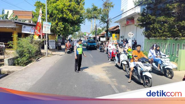 Tertabrak Truk Tronton di Cendono Kudus, Wanita Pemotor Tewas