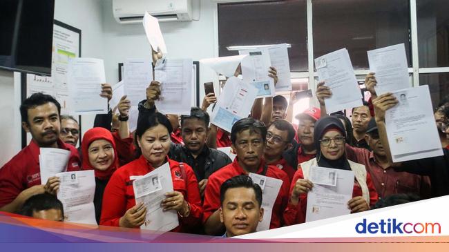 Warga Ramai-ramai Laporkan Dharma Pongrekun-Kun Wardana ke Bawaslu