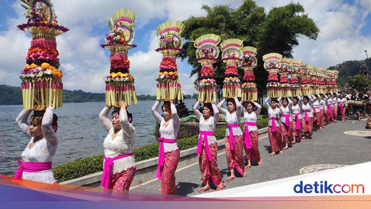 Mengenal Gebogan dalam Tradisi Masyarakat Hindu Bali