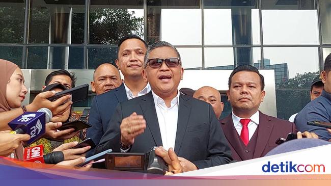 Hasto Tersenyum Usai Putusan MK: PDIP Bisa Ajukan Calon Sendiri di Jakarta