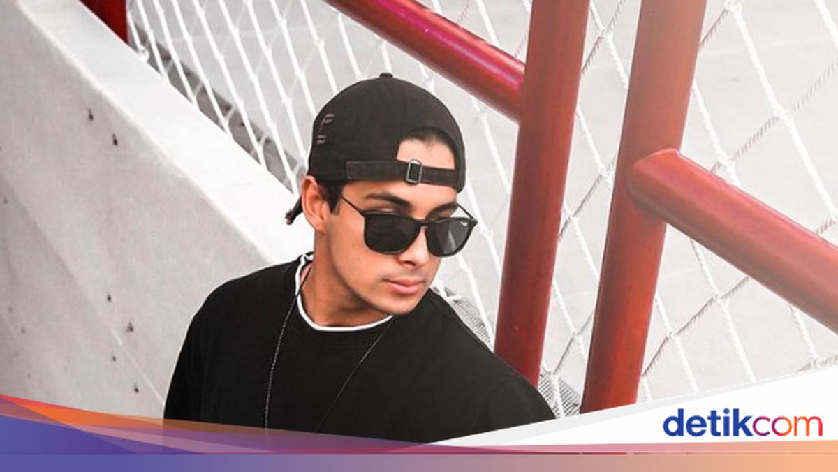 Salim Nauderer Klarifikasi Hubungan dengan Azizah Salsha