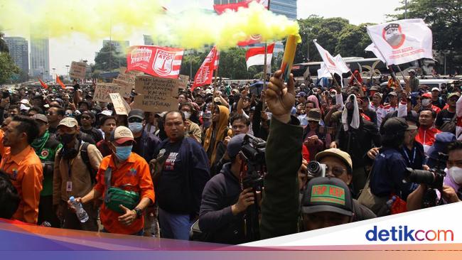 Aksi Buruh Tolak Revisi UU Pilkada di DPR Aksi Buruh Tolak Revisi UU Pilkada di DPR