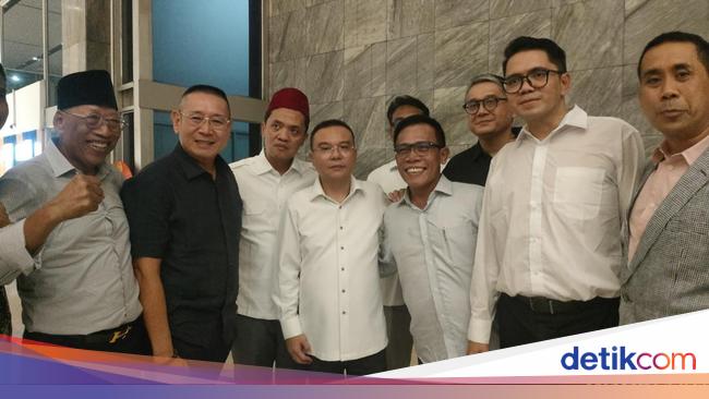 Revisi UU Pilkada Batal, Fraksi PDIP dan Gerindra Saling Rangkul Revisi UU Pilkada Batal, Fraksi PDIP dan Gerindra Saling Rangkul