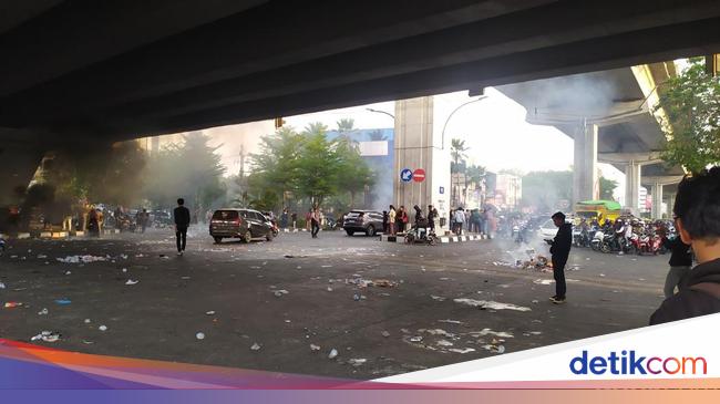 Sempat Duduki Gedung DPRD Sulsel, Mahasiswa Demo RUU Pilkada Bubar